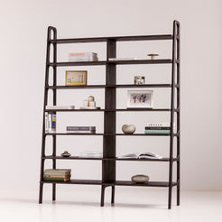 Maxi Bookcase: king of shelves, master of organizing your books.