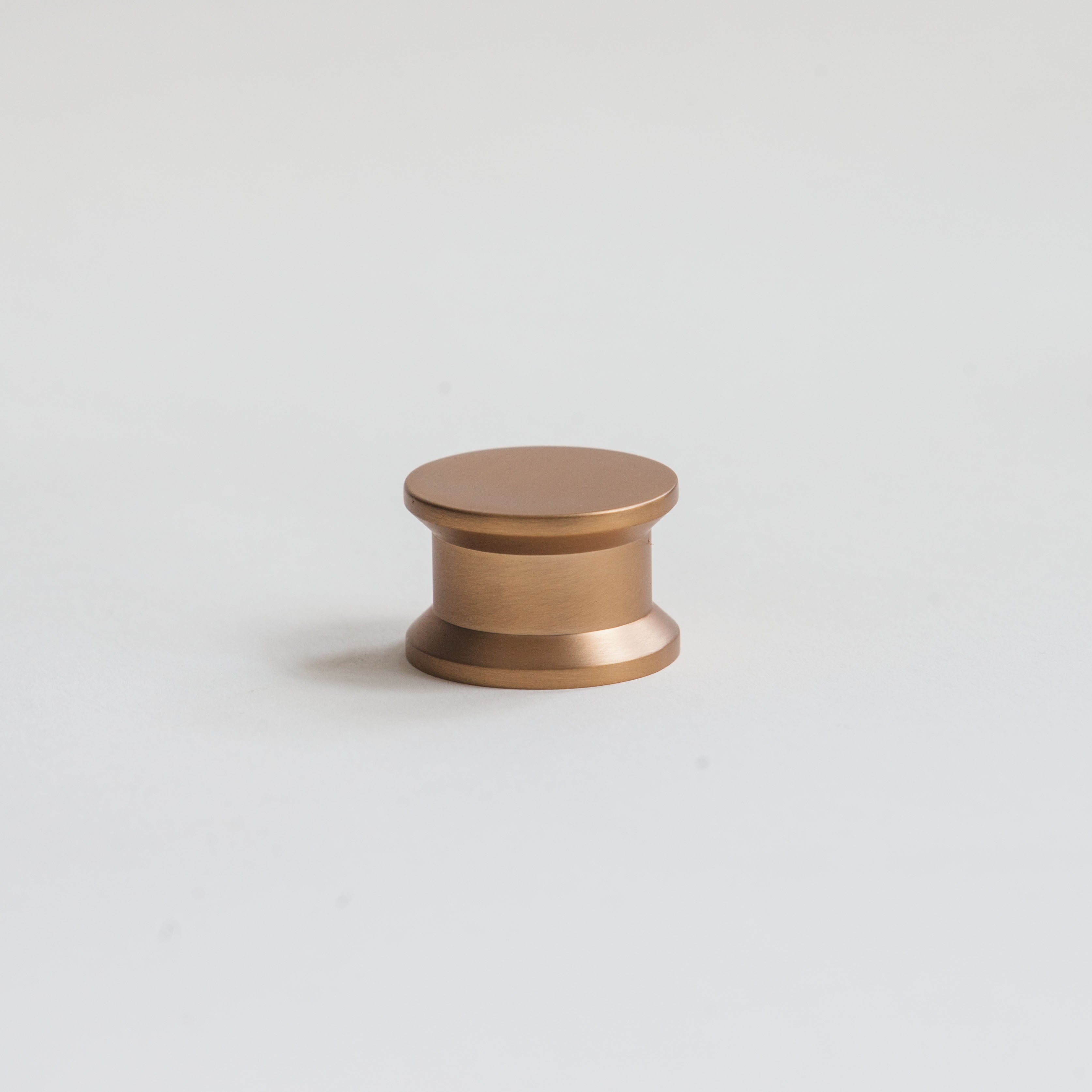 Oh! Knob Brushed Brass by Viefe – Ø 40 mm Elegant Round Handle
