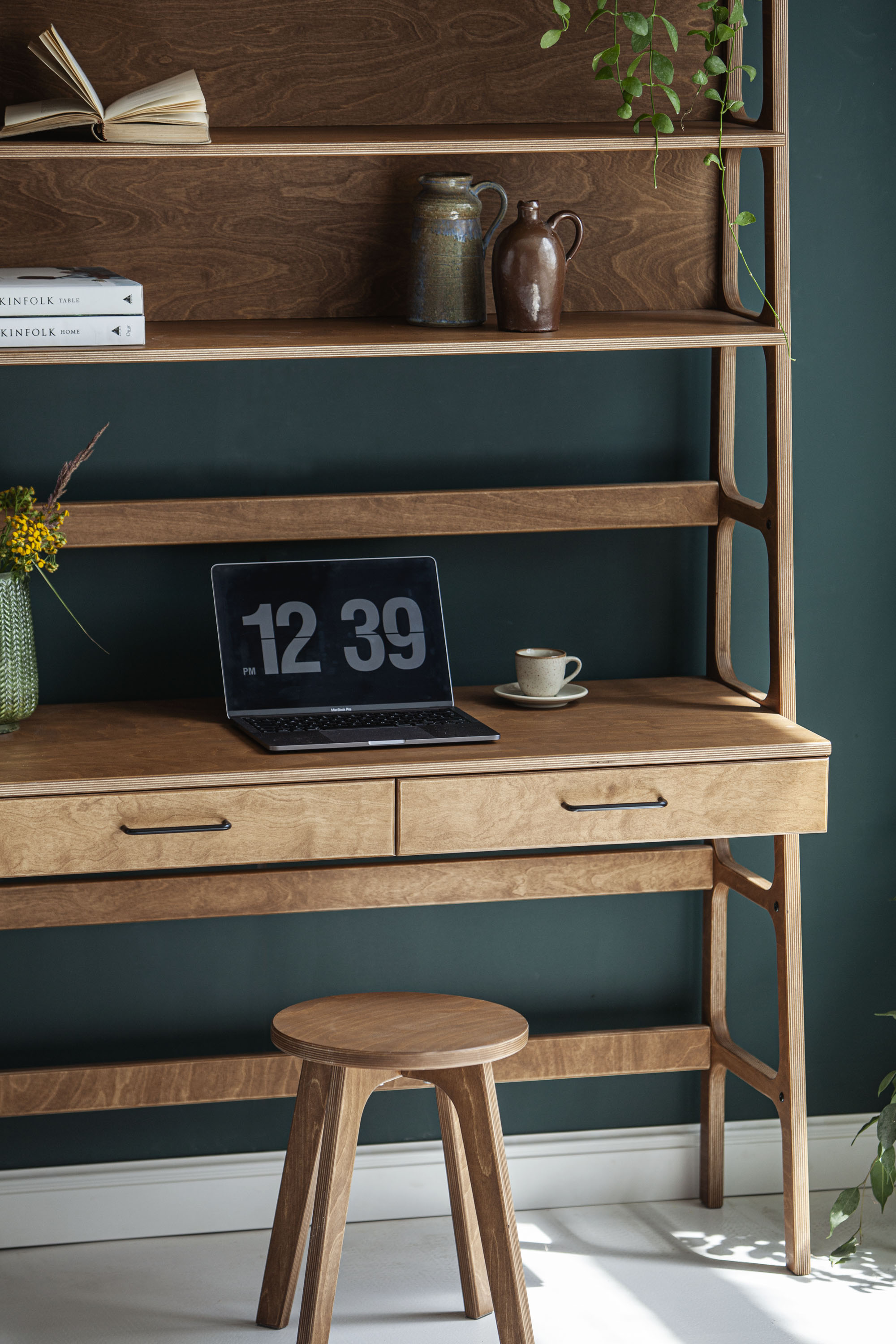 Maxi Schreibtisch mit Schubladen Mid Century Eleganz und Stauraum